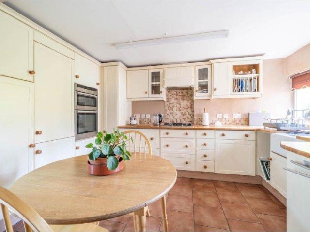 5 bed house for sale