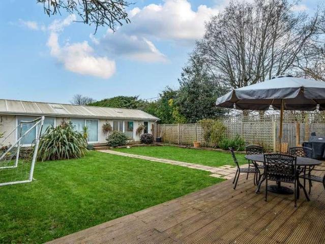 5 bed house for sale