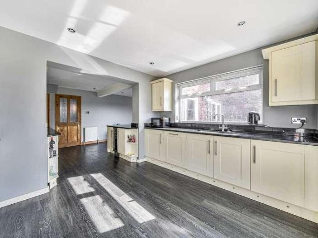 5 bed house for sale