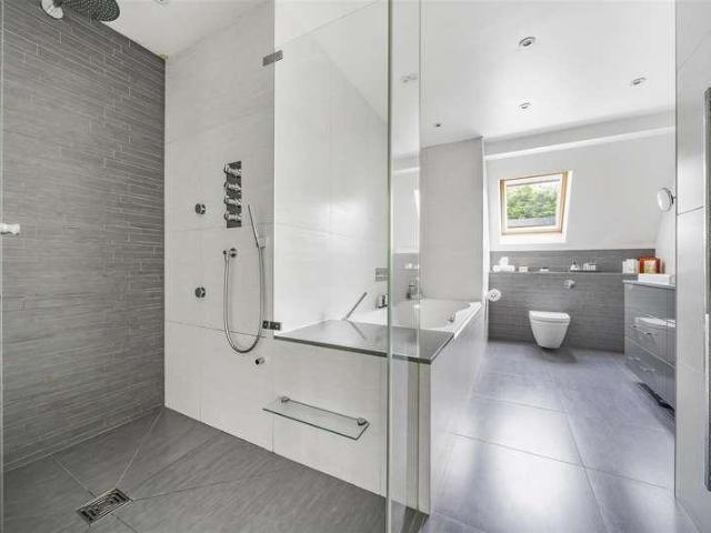 5 bed house for sale