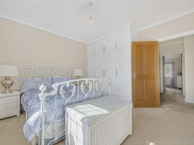 5 bed house for sale