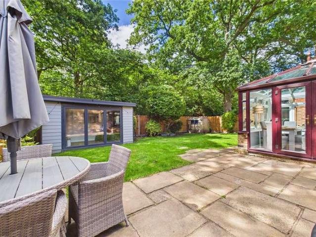 5 bed house for sale