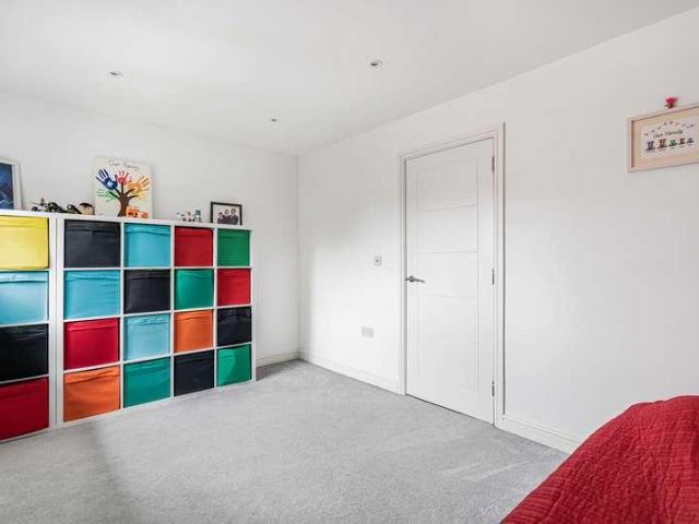 5 bed house for sale