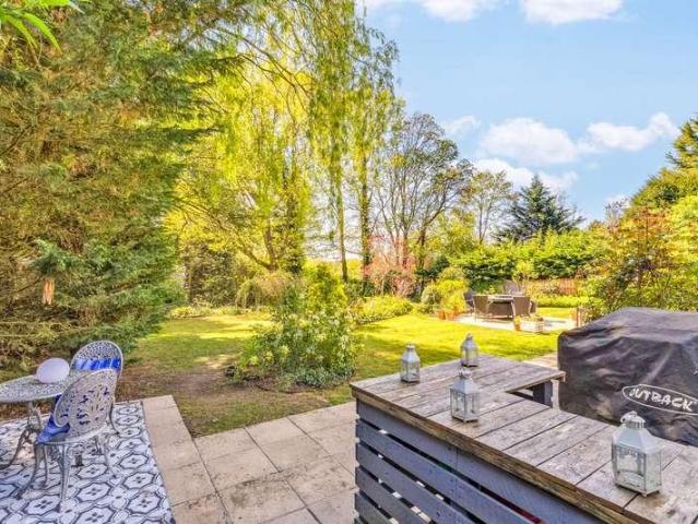 5 bed house for sale