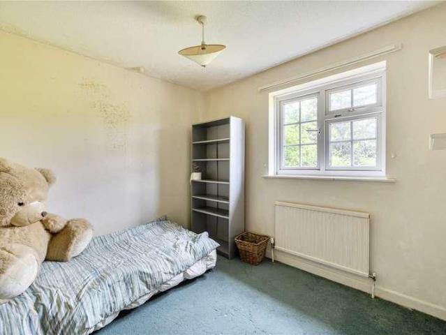 5 bed house for sale