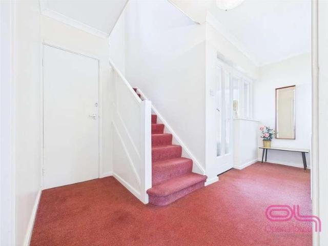 5 bed house for sale