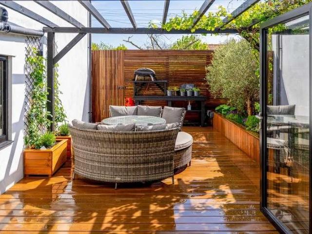 5 bed house for sale