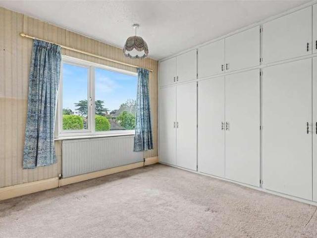5 bed house for sale