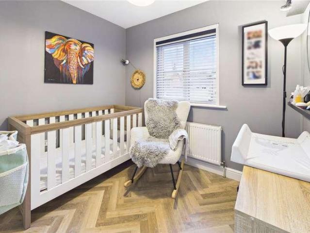 5 bed house for sale