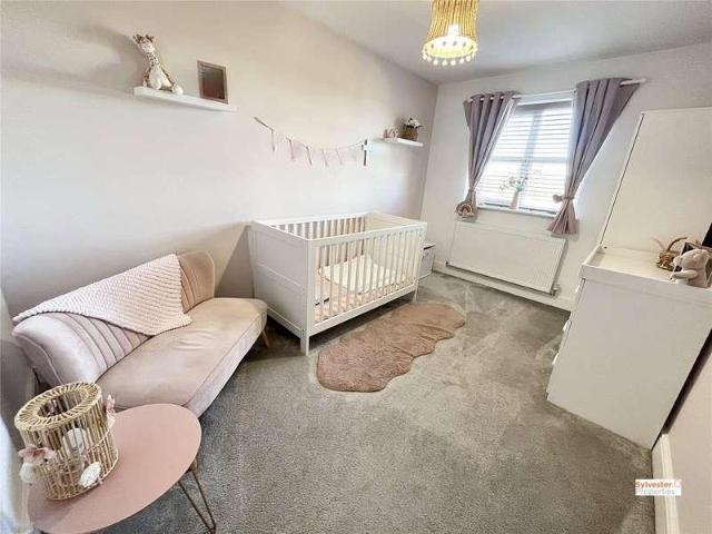 5 bed house for sale