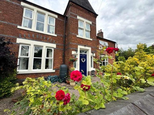 5 bed house for sale