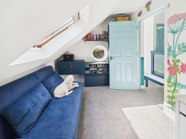5 bed house for sale