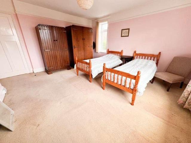 5 bed house for sale