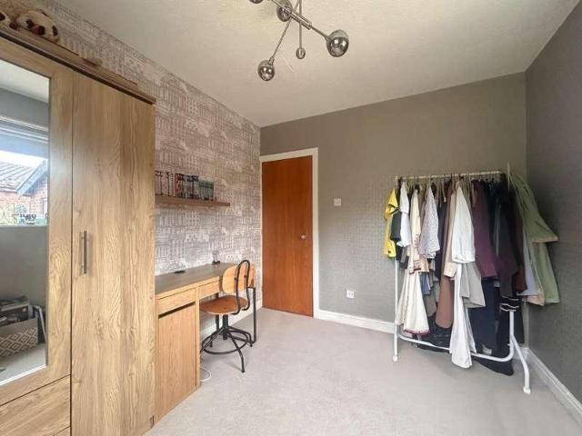 5 bed house for sale