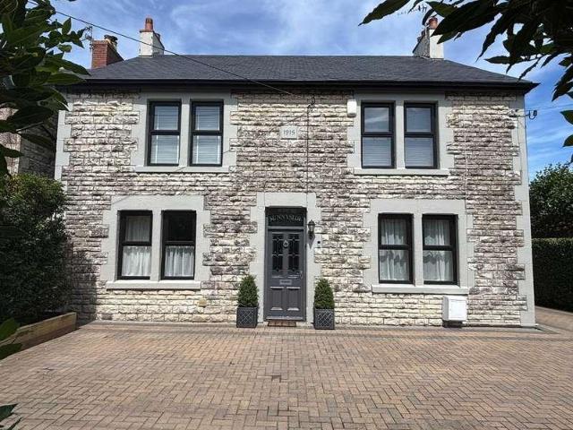 5 bed house for sale