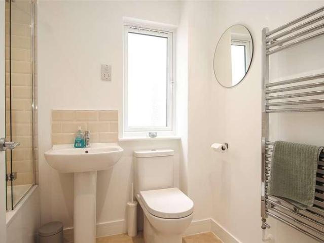 5 bed house for sale