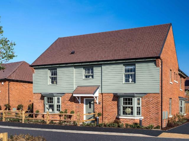 5 bed house for sale