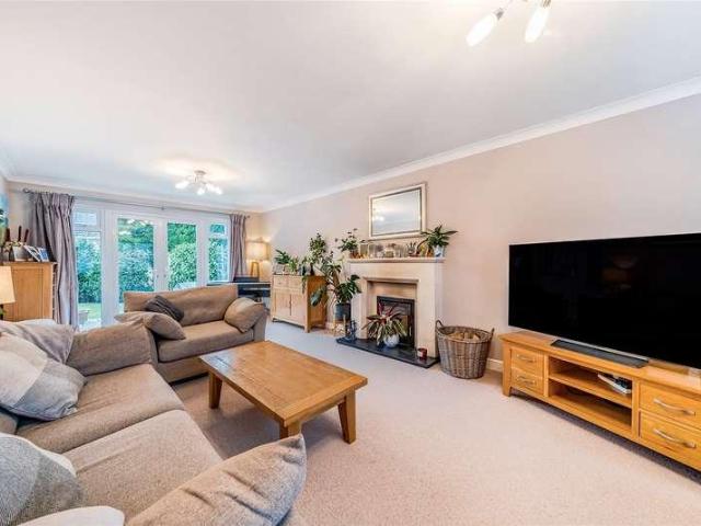 5 bed house for sale