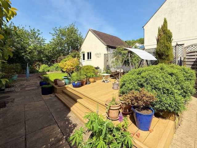 5 bed house for sale