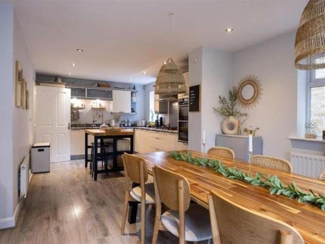 5 bed house for sale