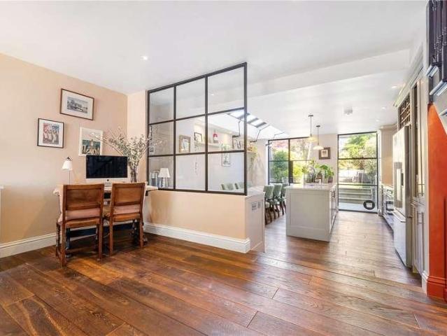 5 bed house for sale
