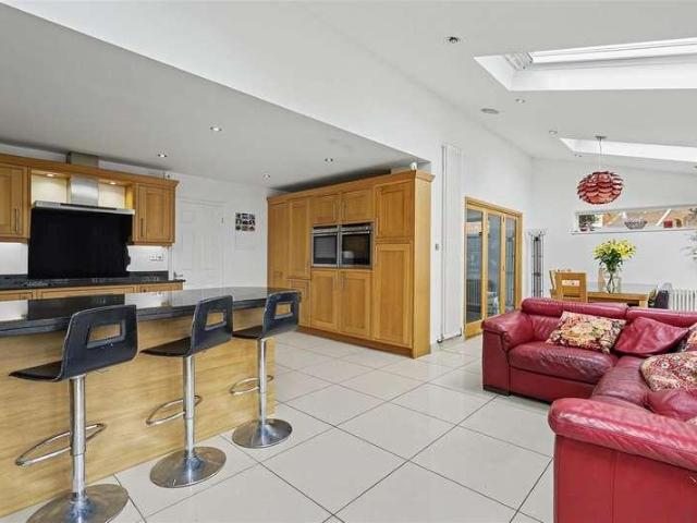 5 bed house for sale