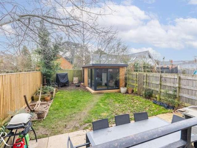 5 bed house for sale
