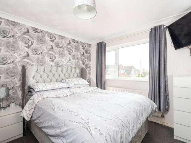 5 bed house for sale