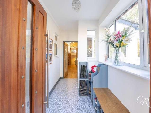 5 bed house for sale