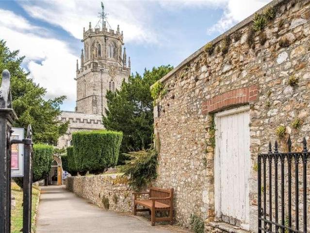 5 bed house for sale