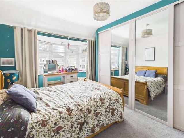 5 bed house for sale