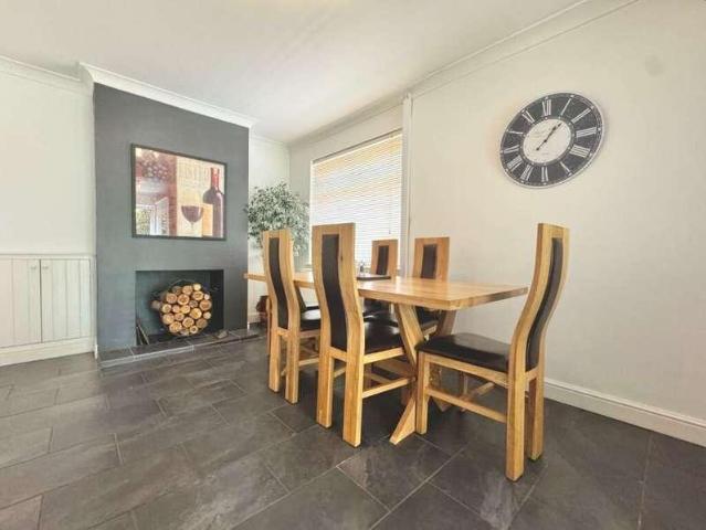 5 bed house for sale
