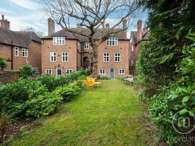 5 bed house for sale