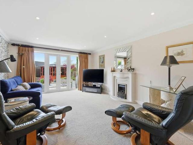 5 bed house for sale
