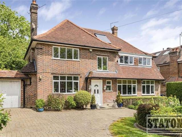 5 bed house for sale