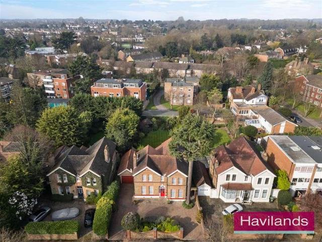 5 bed house for sale