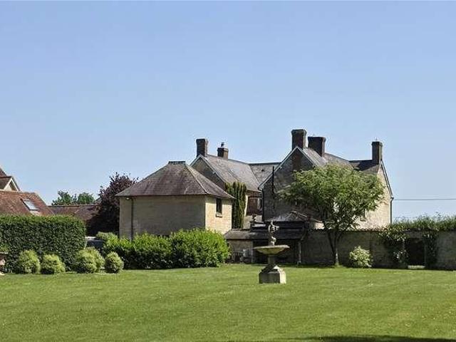 5 bed house for sale