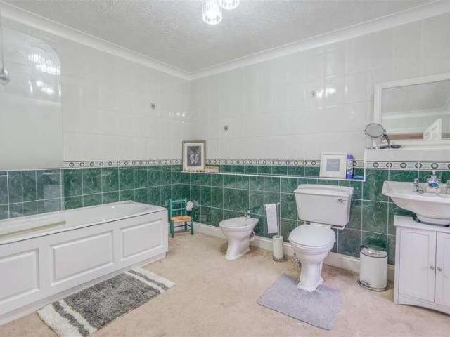 5 bed house for sale