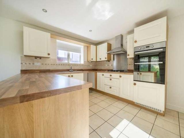5 bed house for sale