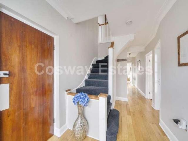 5 bed house for sale