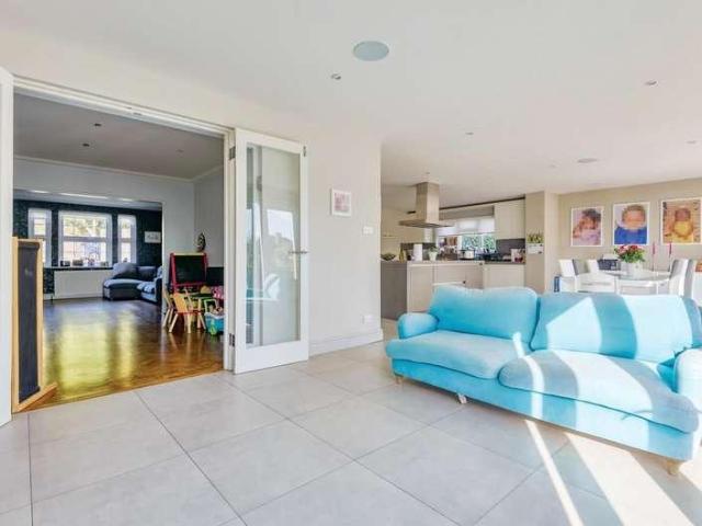 5 bed house for sale