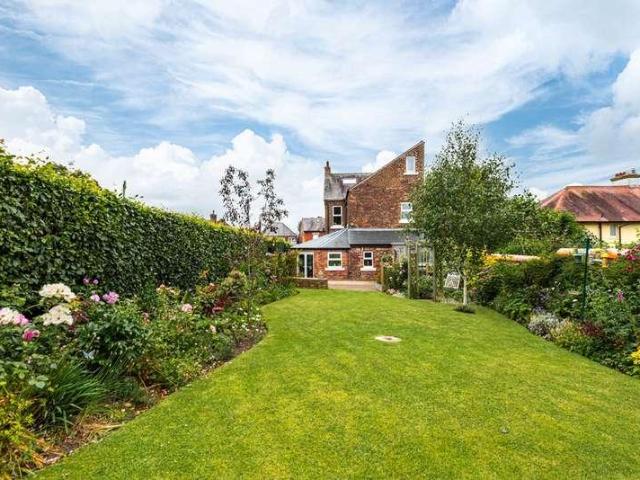 5 bed house for sale