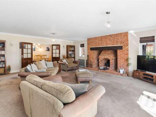 5 bed house for sale
