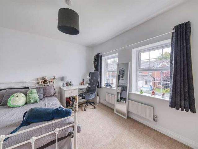 5 bed house for sale