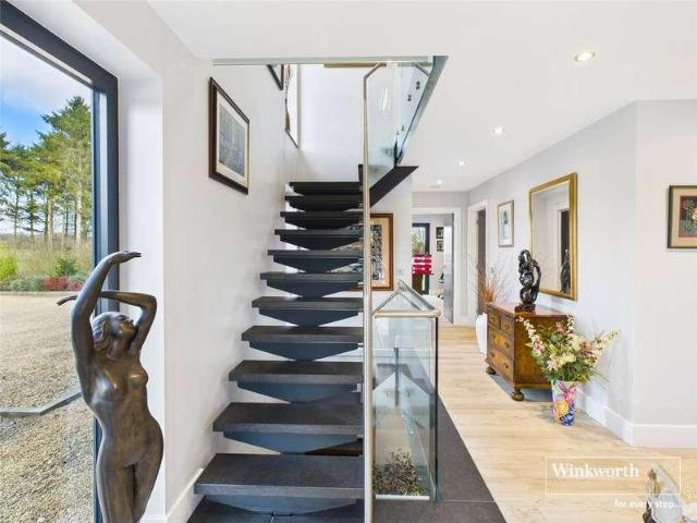5 bed house for sale