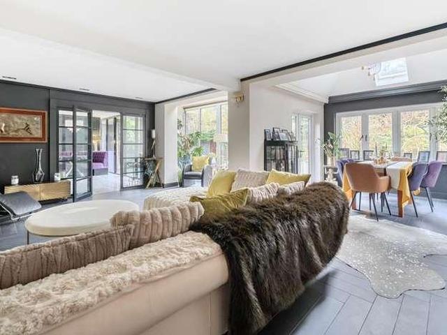 5 bed house for sale