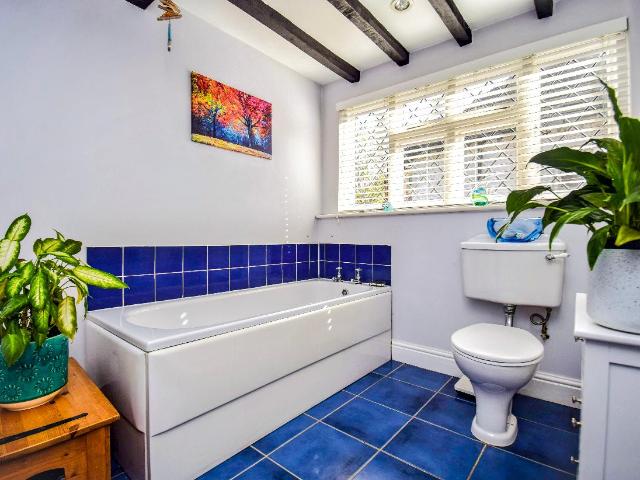5 bed house for sale