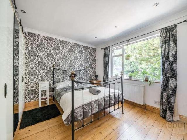5 bed house for sale