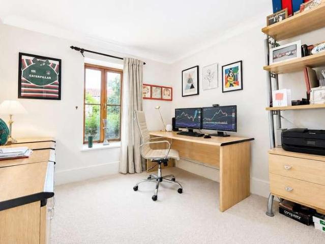 5 bed house for sale