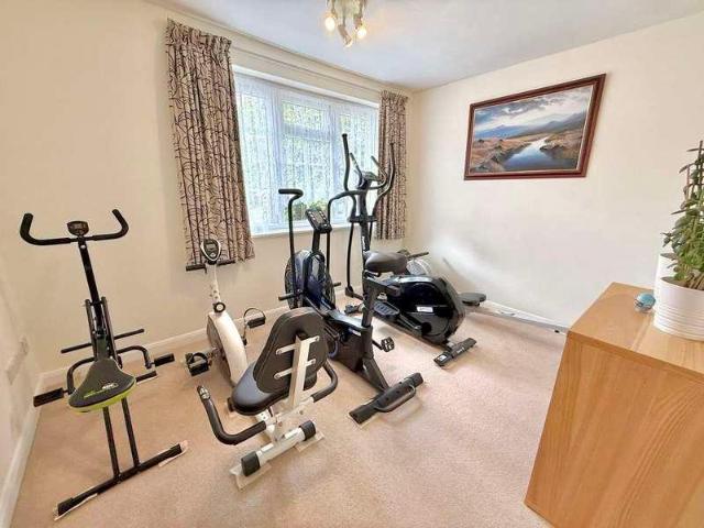 5 bed house for sale